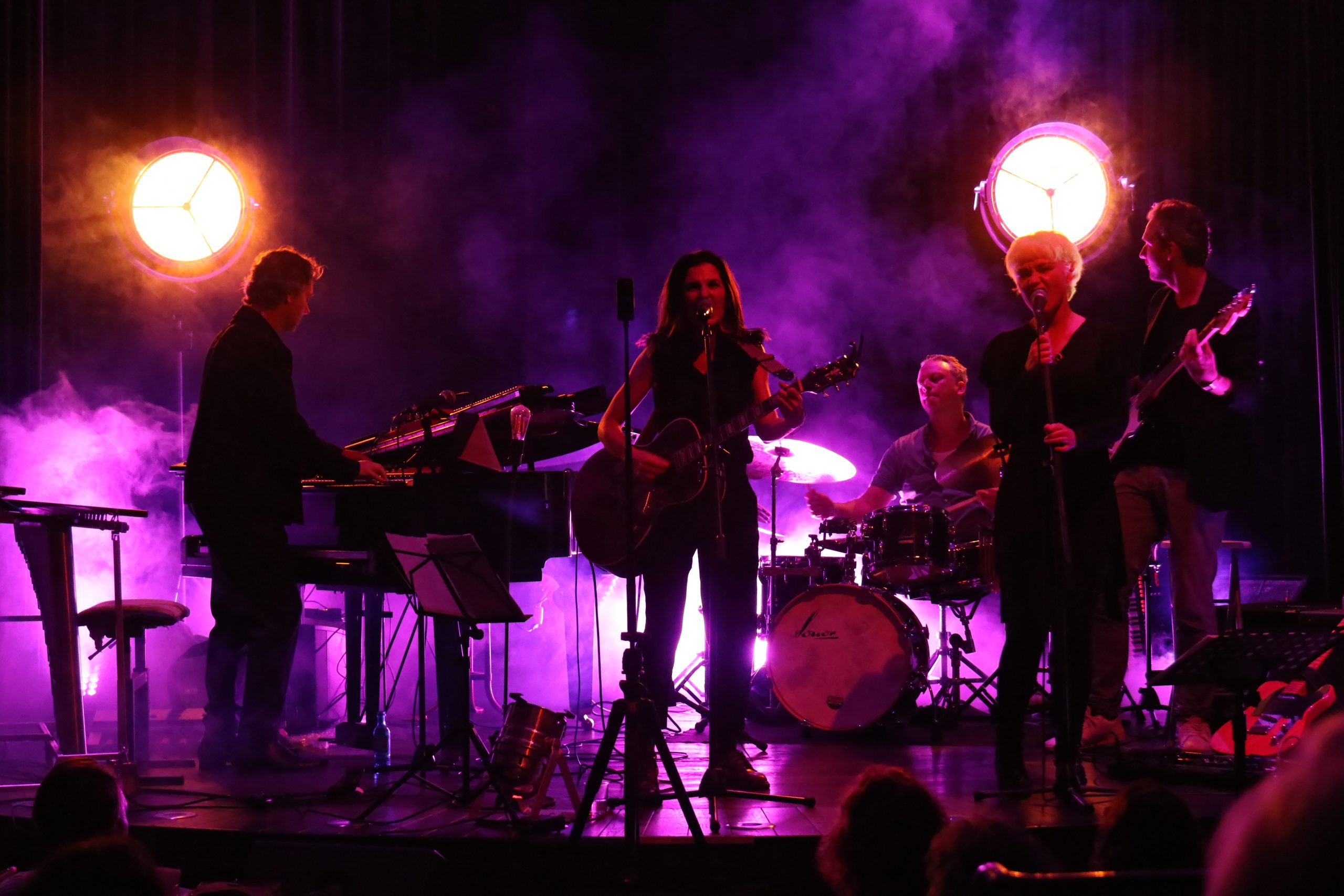 Stella Tonon und Band - MEZZANOTTE - Premiere 14.10.2022 buerfeind.de